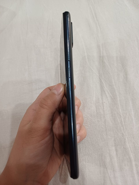 Redmi 9a sotiladi 4/64 gb korobka dokument