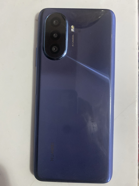 Telfon sotiladi huawei y 70