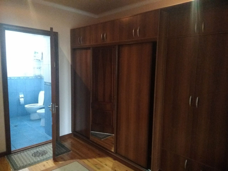 Продаётся 5 комнатная квартира в город Чирчик во дворце химиков.