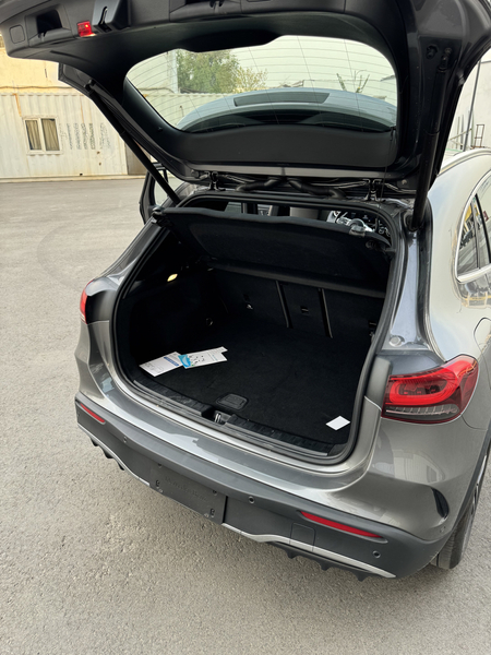 Mercedes Benz EQA 300 4matic