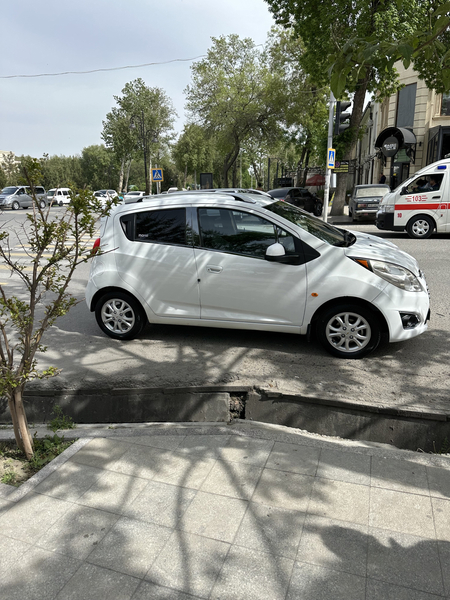Spark 2 pozitsiya sotiladi