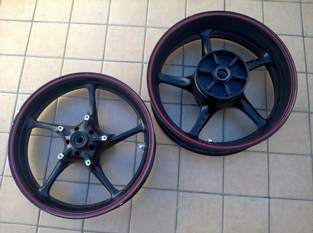 Продам диски от Yamaha r6 перед зад