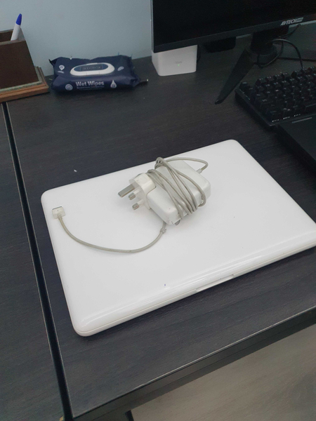 Macbook 13д. 2009 год