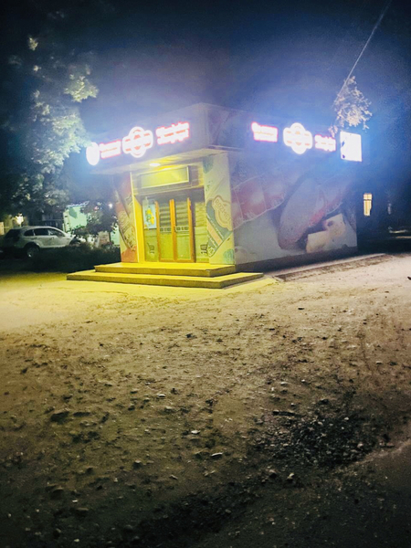 Oziq ovqat do’koni sotiladi