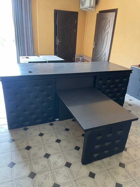 Ofisniy mebel komplekt