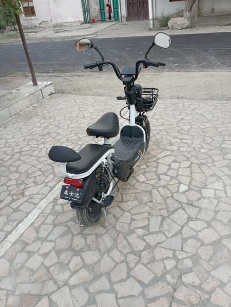 Skuter s otiladi