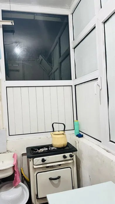 .Продам 1х2комнатную 4этаж балкон 1.5х3метр Мукумий Чилонзор кирпич30м