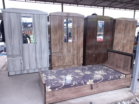 3 eshikli Shkaflar sotiladi  eni 1.20sm boyi 100% LAMINAT.95 sm
