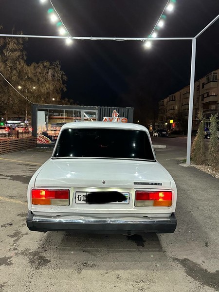 Vaz 2107 sotiladi