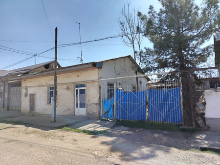Недвижимое помещение (бывший магазин)