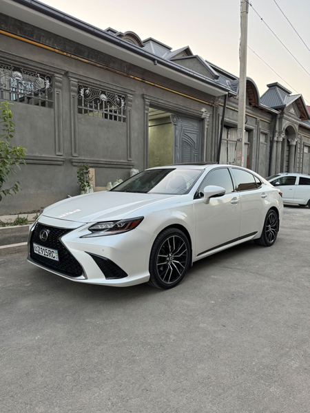 Lexus Is 250.      .