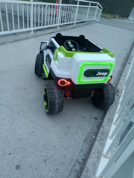 Bolalar uchun moshina Jeep