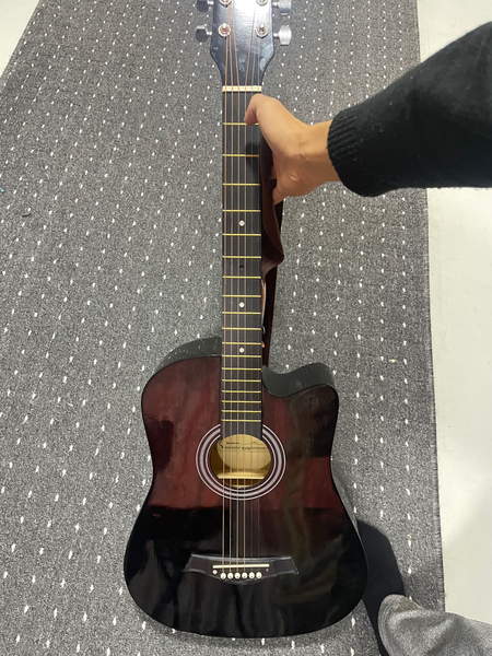 Gitara sotiladi akustik gitara yengi 3 kun bo’ldi