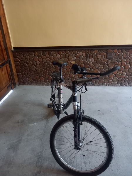 Sportivniy velik sotilad. i Velosiped
