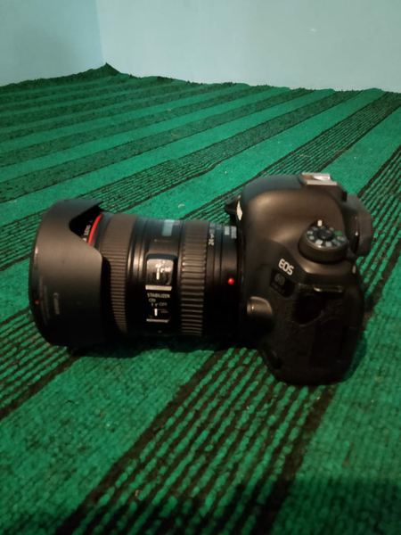 Kamera sotiladi  Canon EOS 6D Mark 2