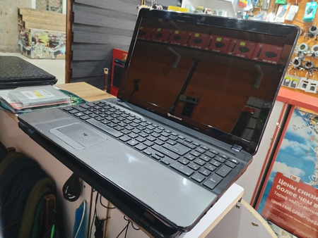 Noutbuk sotiladi Core i3
