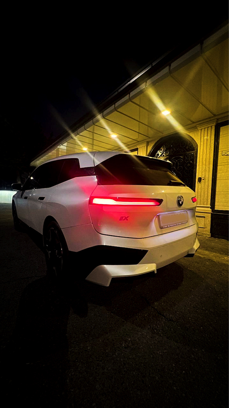 BMW IX XDriveM40. black piano. swarovski