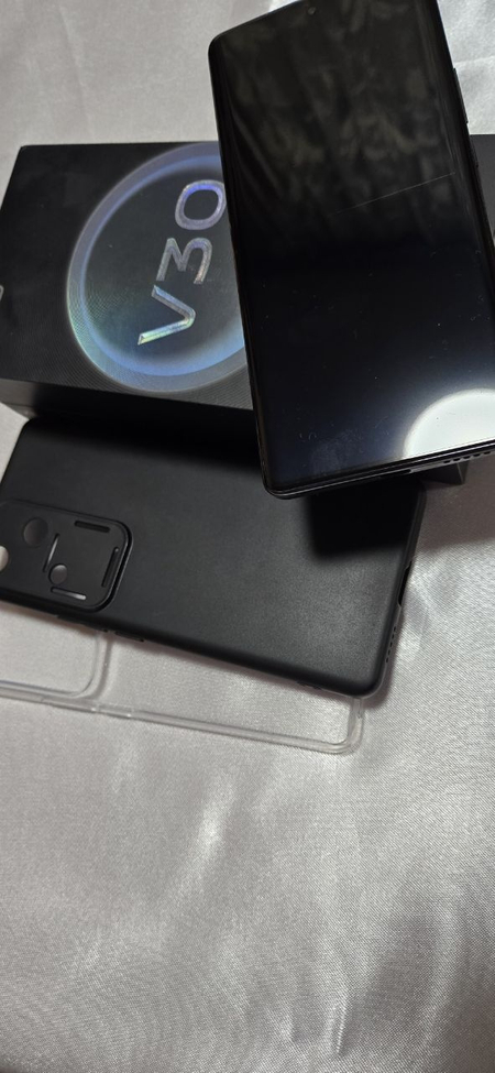 Vivo V30 12+12/256 цвет благородный черный