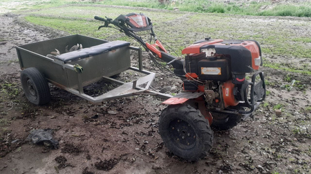Moto kultivator sotiladi.
15 ot kuchi.
Dizel mator.
Aravasi hamma nars