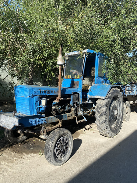 traktor t28.
