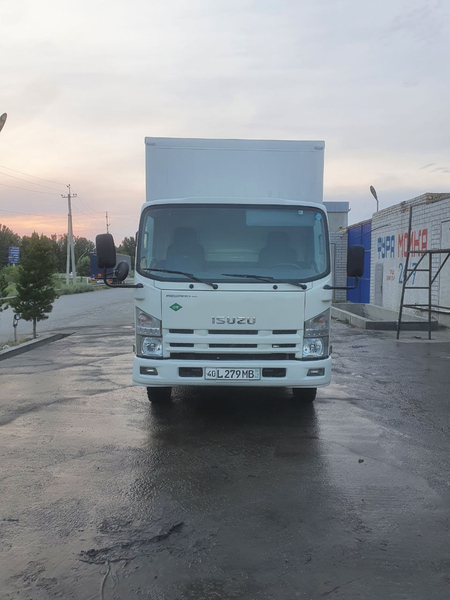 Исузу синжи метан газ 150 таликдан 2 та балонлари зур холатда 27 куб