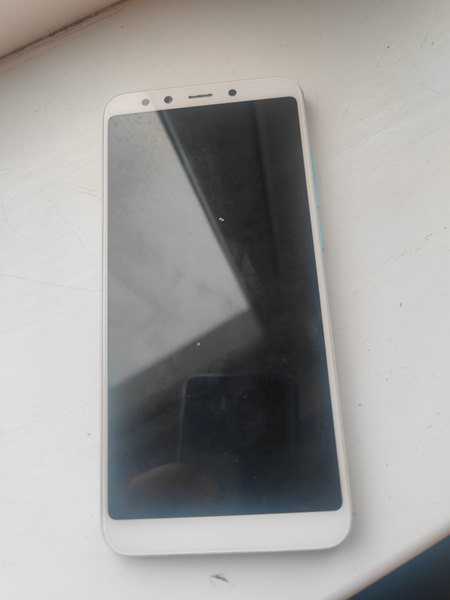 Redmi sotiladi xolati zur