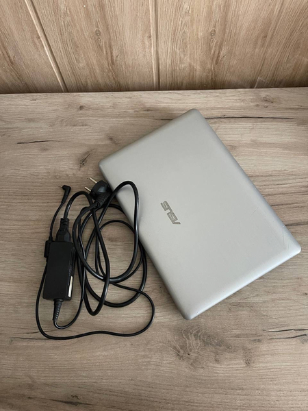 Нетбук Asus