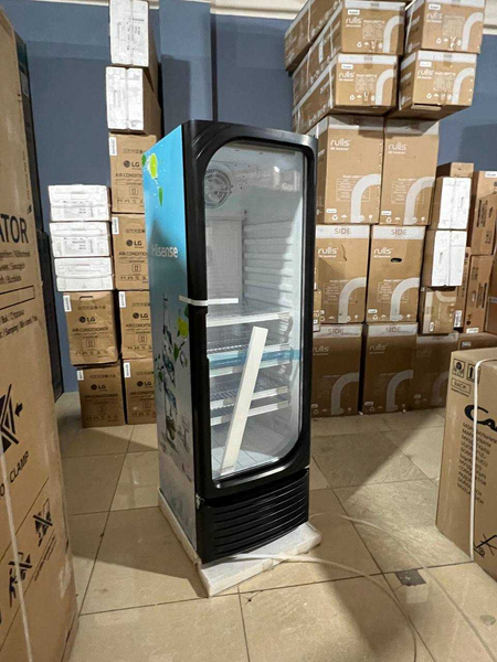 Витринный холодильник Hisense 310L FL37FCA