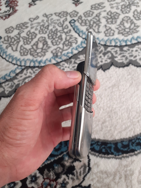 Nokia 8800 classic sotladi uz imeya 30 kun