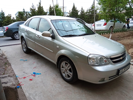 Lacetti 1.8 сотилади. Метан гази бор.