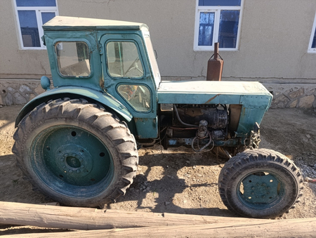 Traktor t40 sotiladi