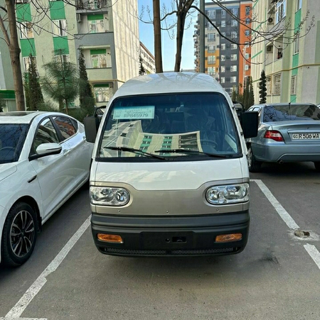 Damas yangi salondan uyga