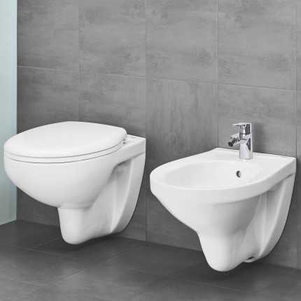 Унитаз Grohe и мебельные раквины Creavite
