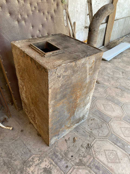чугунная печка  и чугунный унитаз