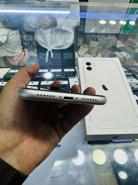 iPhone 11  64 gb white ideal