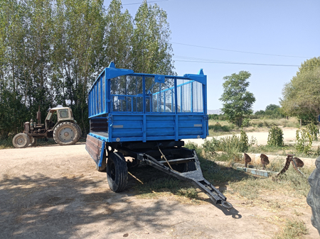 T 28 traktor tilichkasi bilan birga sotiladi