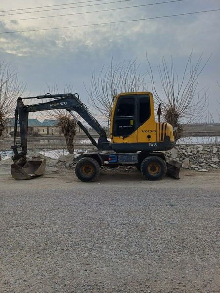 volvo ekskavatorcha srochna sotiladi holati yaxshi