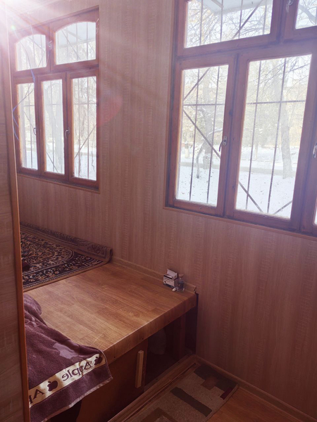 Сдаётся в аренду 2 ком. Октябрь базар цена 300 $ без маклеров