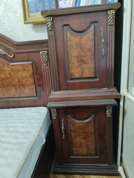 Спальная гарнитура (кровать, шкаф, кровать и 2 тумбочки)