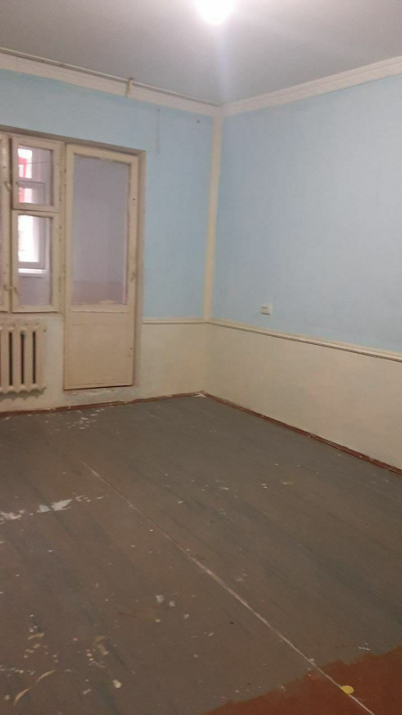 Продается 2 комнатная квартира. Этаж 2. Район 5/1.