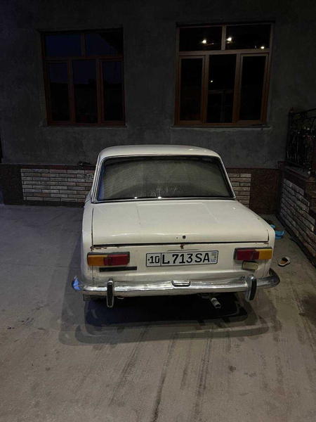 Vaz 21011 sotiladi