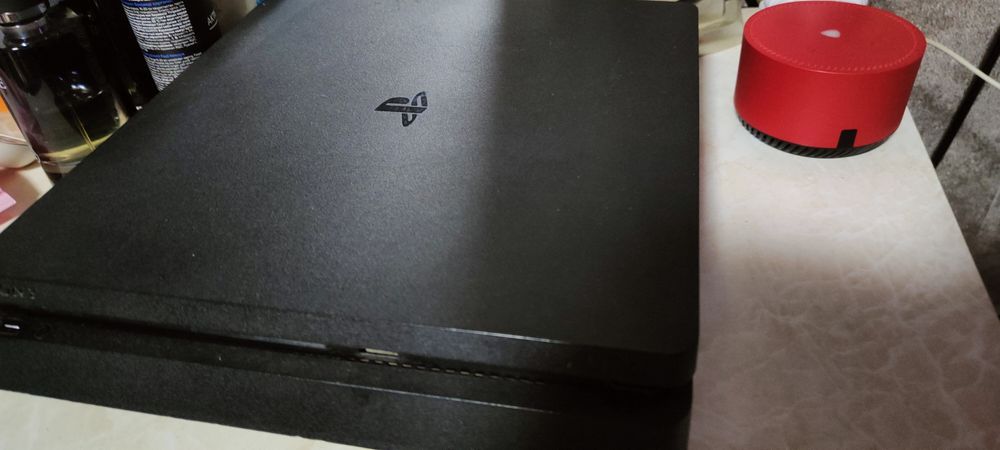 Playstation 4 slim