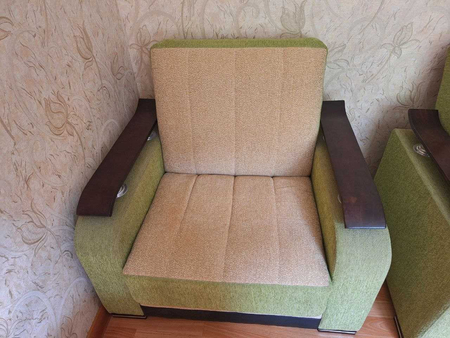 Продается диван с двумя креслами