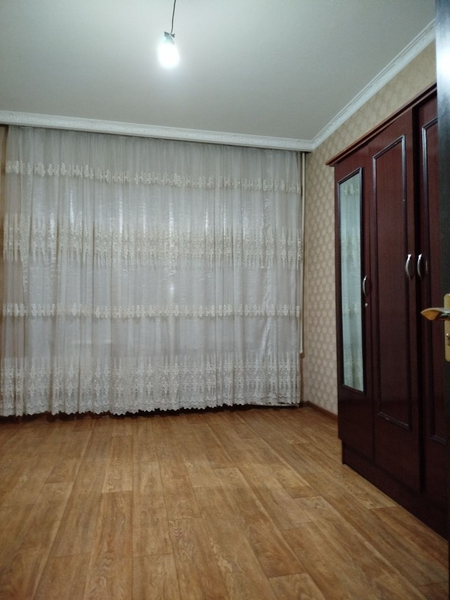 Аренда Сергели 1 метро 1 комнатная 1 этаж 
2/1/5 оилага 
350$ 
Кондици