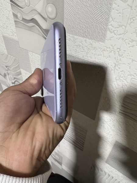 iphone 11 64 GB  sotiladi