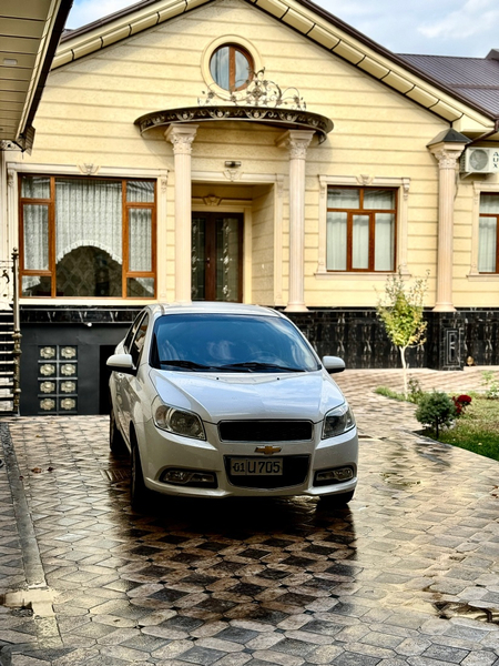 Neksa 3 sotiladi 2018 yil 4 pozitsiya benzin
