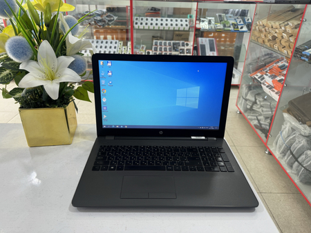 Hp core i3 8/256 ssdlik ishlashi tez holati yaxwi dasrurlash uchun