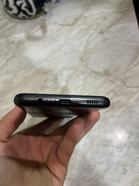 Samsung Galaxy A12 dokumentlari bor