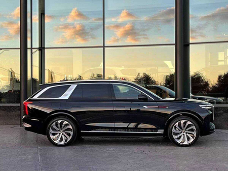 Orient Lizing bilan Halol Nasiyaga  Hongqi avtomobili