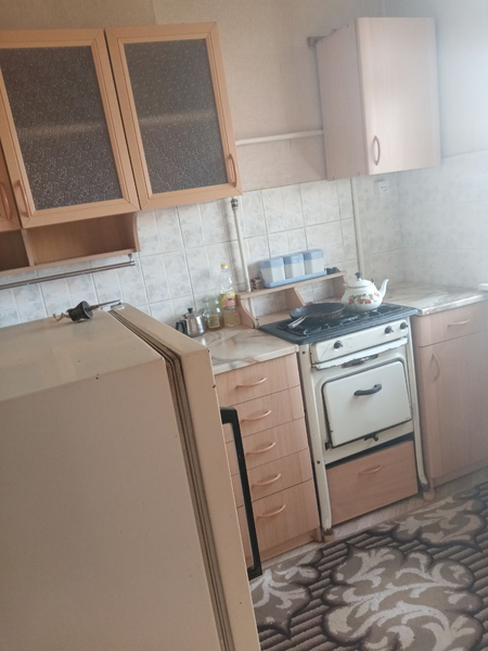 Арендага берилади 1 хона 4 этаж Партсезда.Агентство